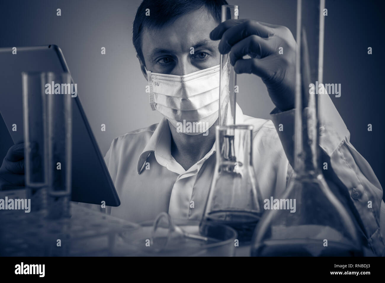 Professional scientist hi-res stock photography and images - Alamy