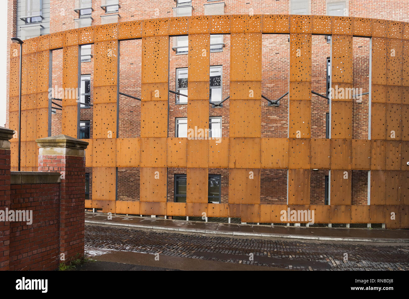 Exoskeleton building hi-res stock photography and images - Alamy