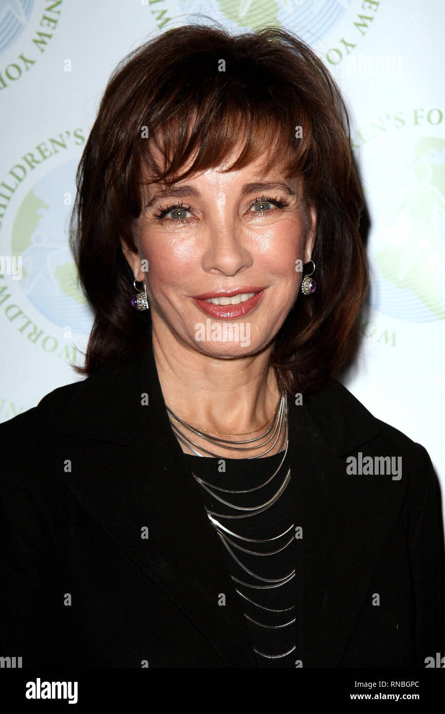 Actress anne archer hi-res stock photography and images - Alamy
