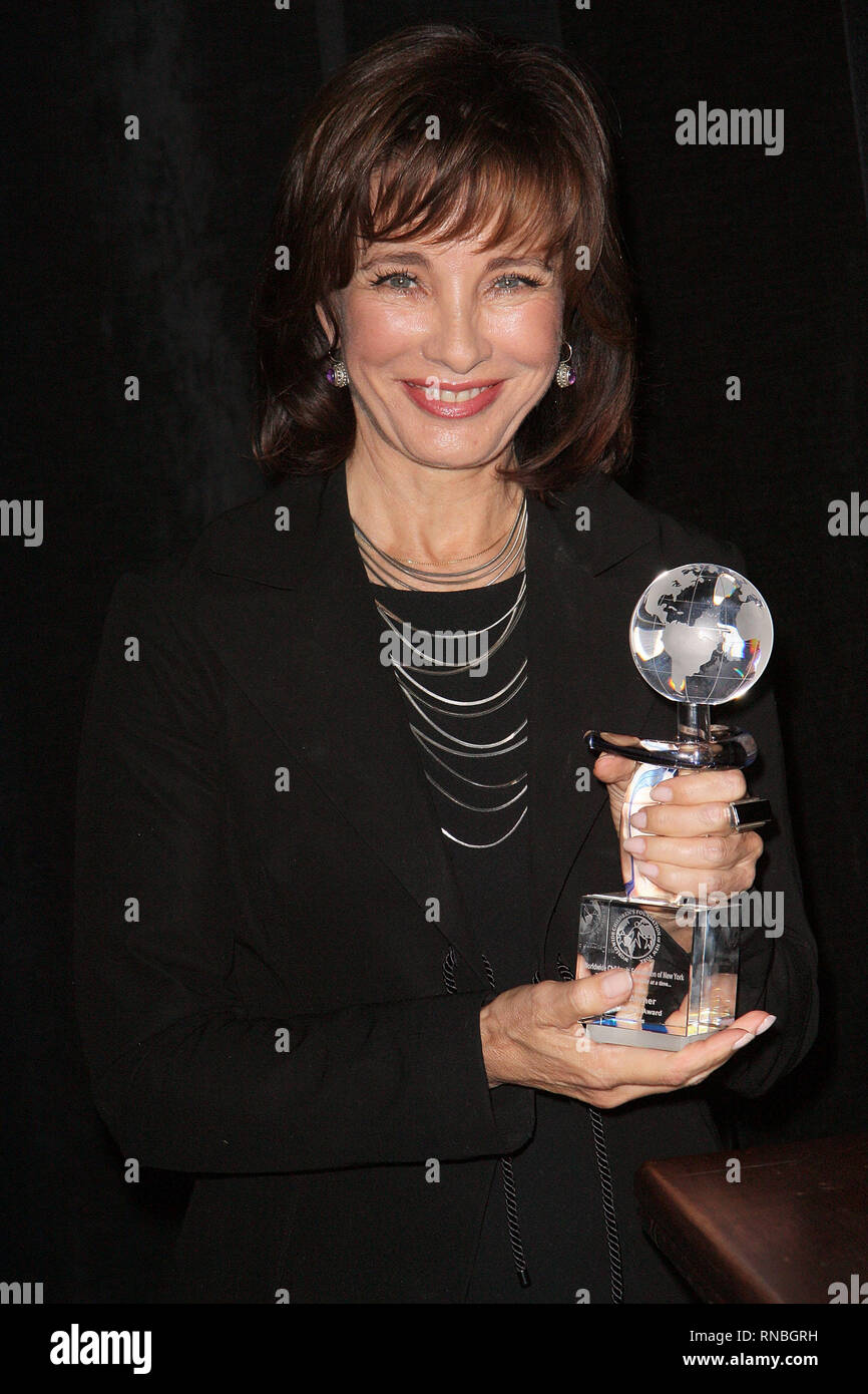 Actress anne archer hi-res stock photography and images - Alamy
