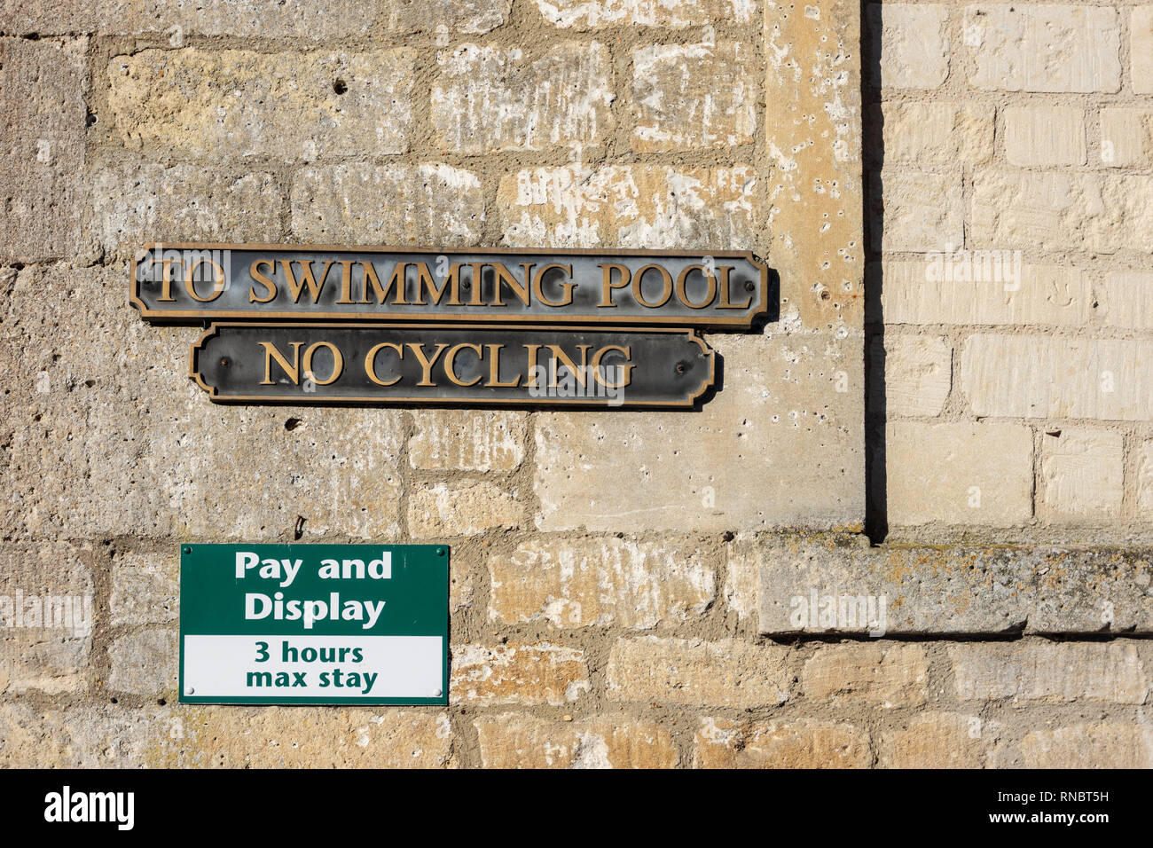 Pay up sign hi-res stock photography and images - Alamy