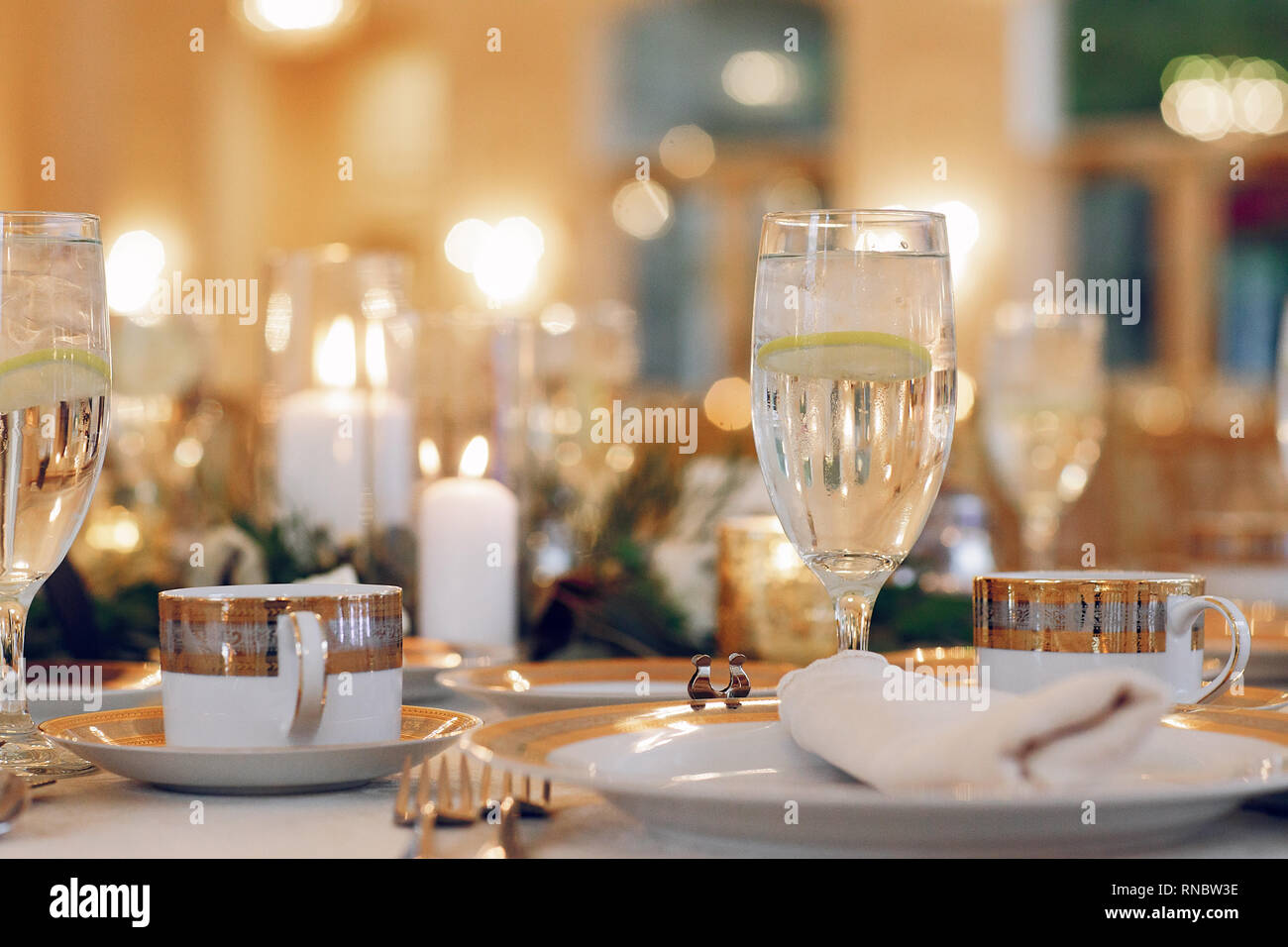 Wedding table glasses cutlery hi-res stock photography and images - Alamy