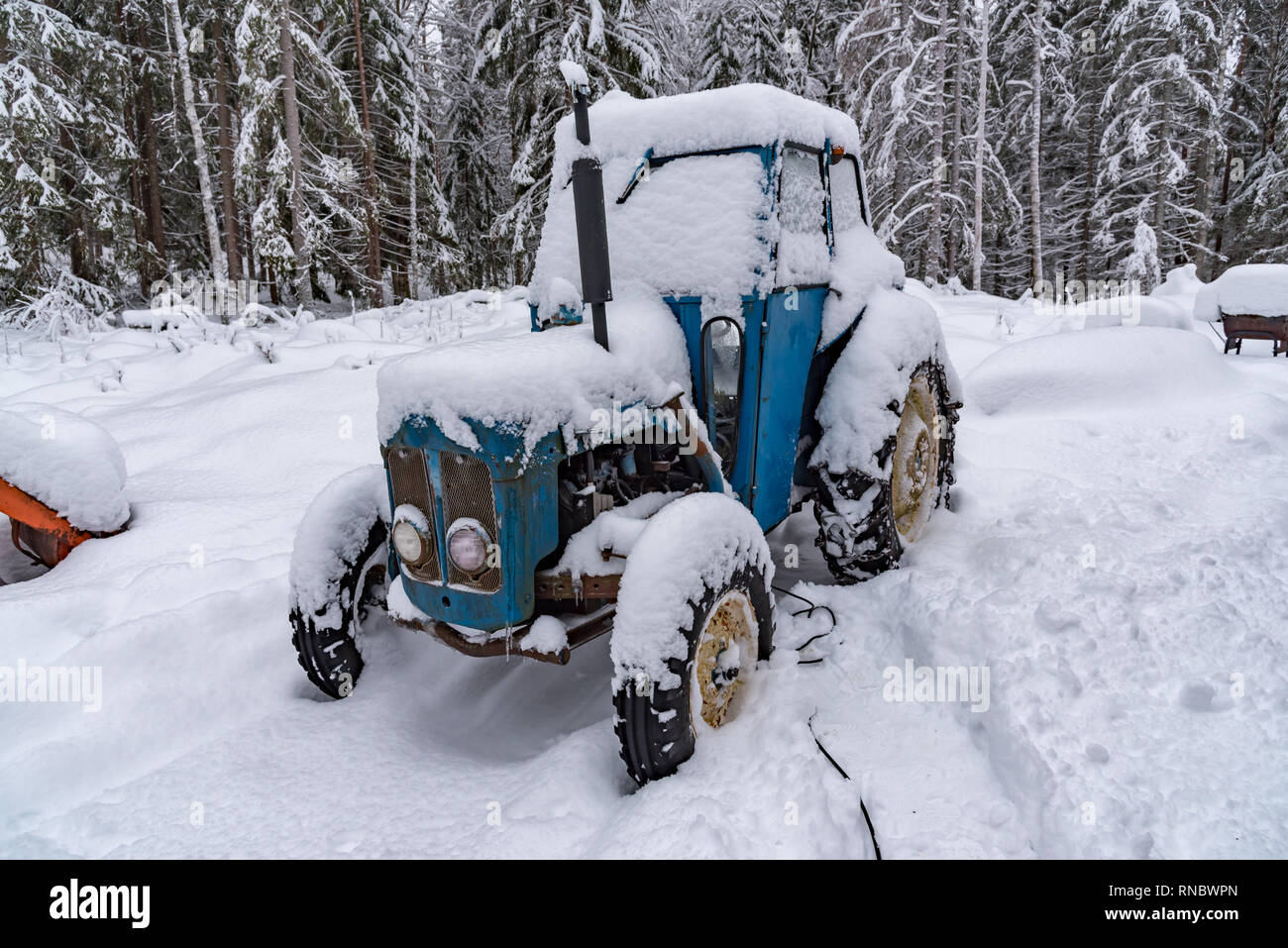 Snow covered old tractor hi-res stock photography and images - Alamy