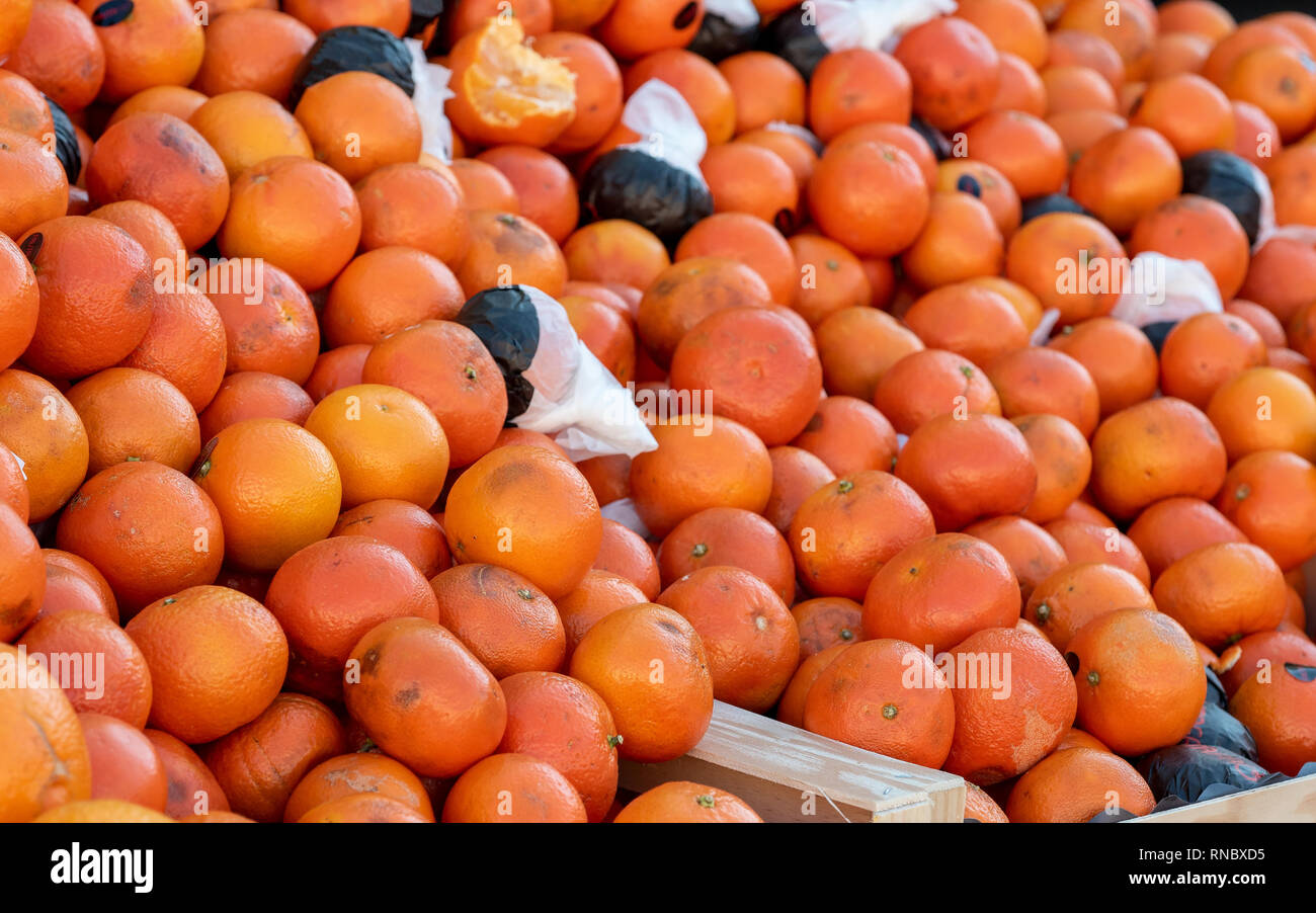 group of fresh organic tangerines on the market Stock Photo - Alamy