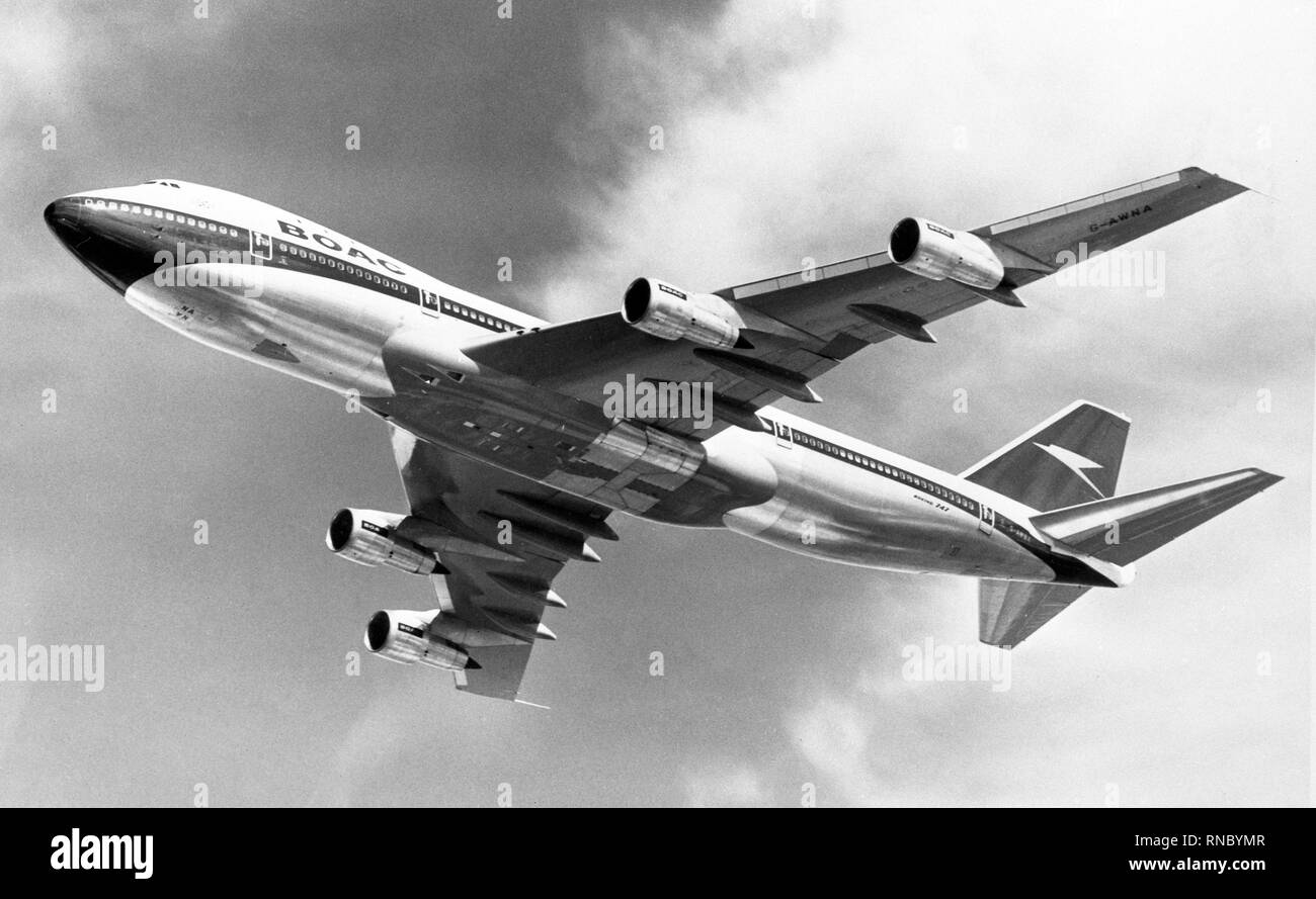 A BOAC Jumbo Jet (Boeing 747) in flight Stock Photo - Alamy