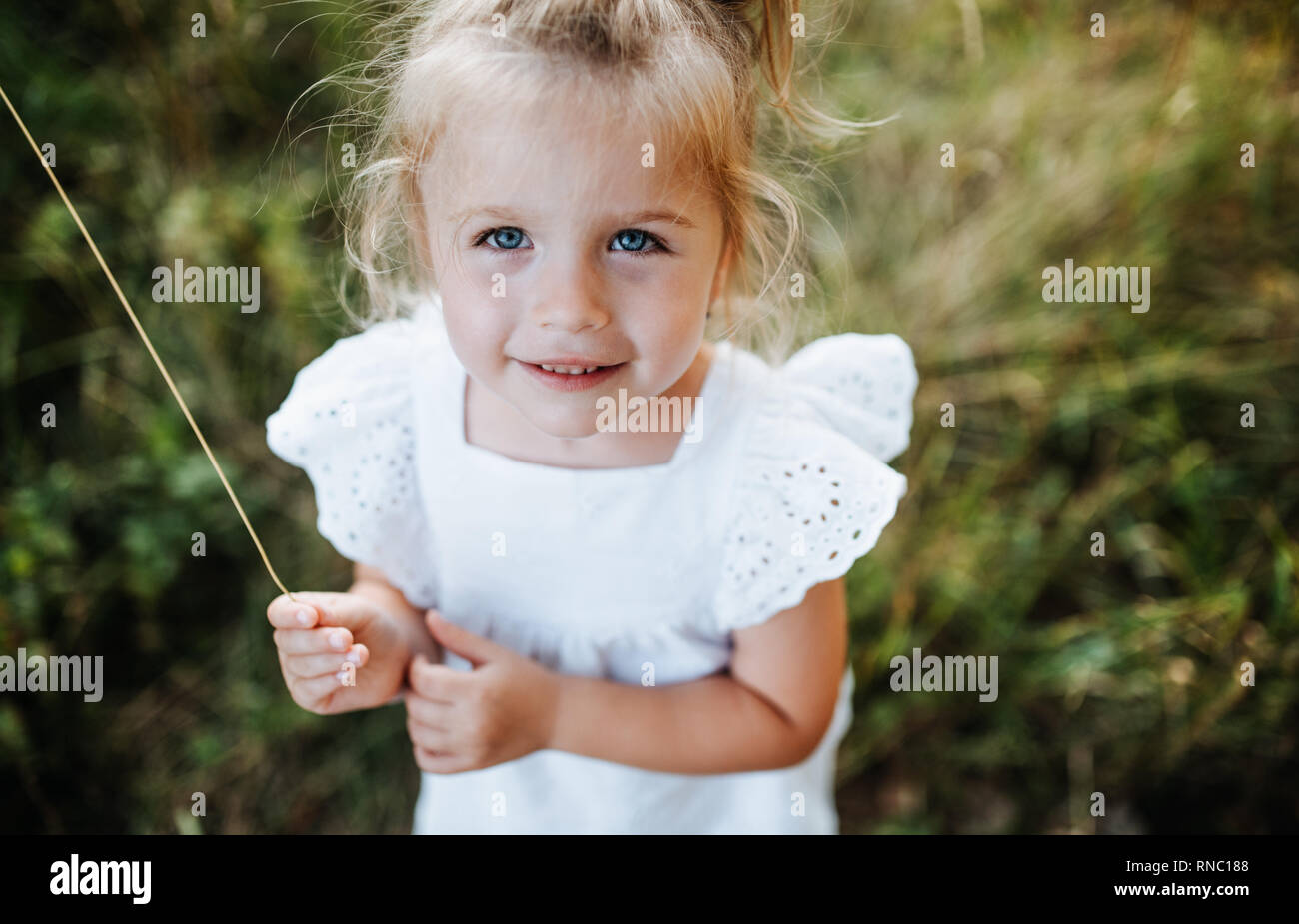 Child love nature hi-res stock photography and images - Alamy