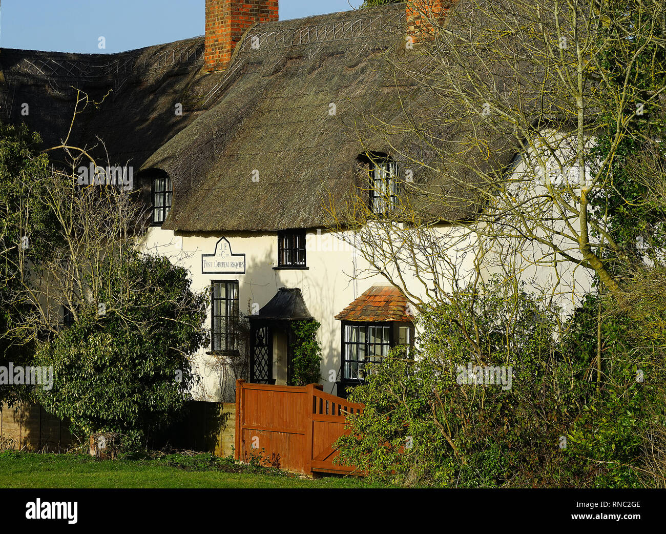 Cottages around the village green at Ardeley, Hertfordshire Stock Photo ...