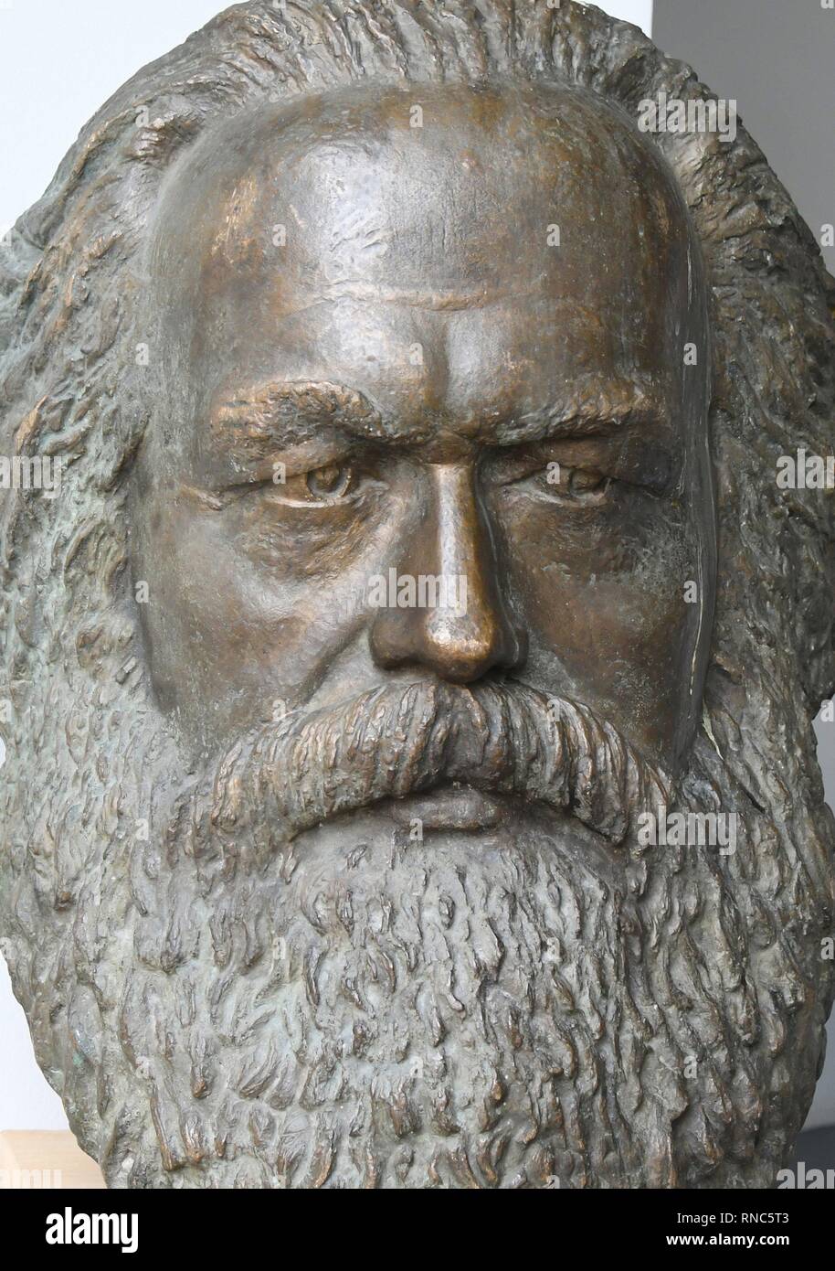 Karl Marx memorial , Berlin, May 25, 2018 | usage worldwide Stock Photo ...