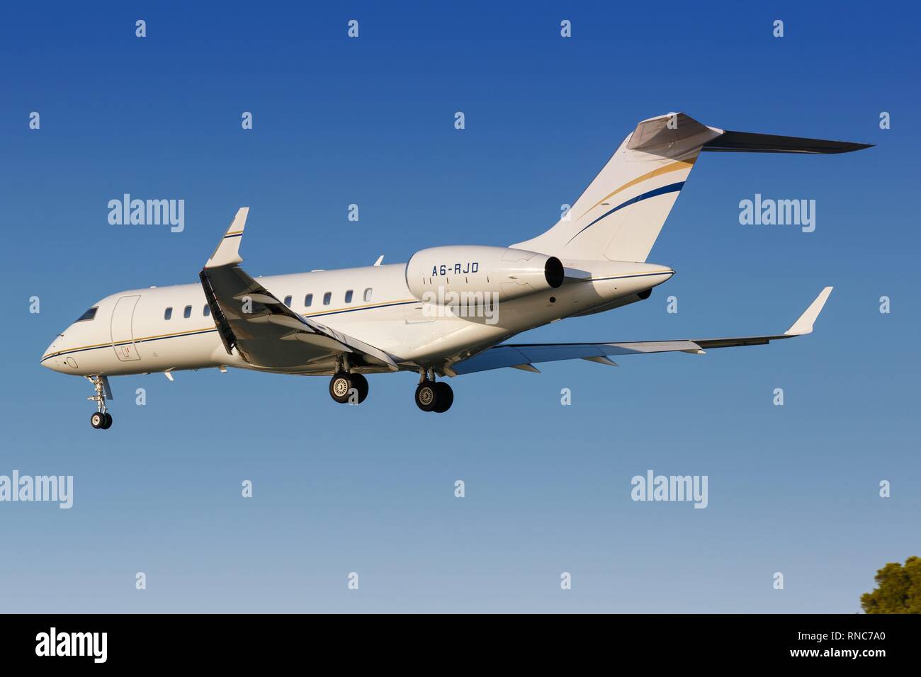Bombardier global 5000 aircraft hi-res stock photography and images - Alamy