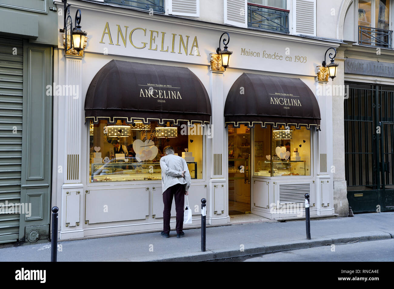 Tea shop room paris hi-res stock photography and images - Alamy