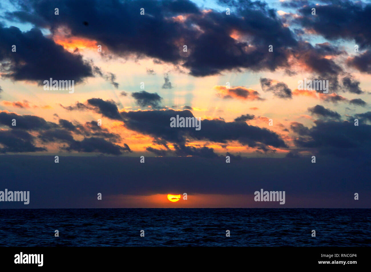 Beautiful sun hi-res stock photography and images - Alamy