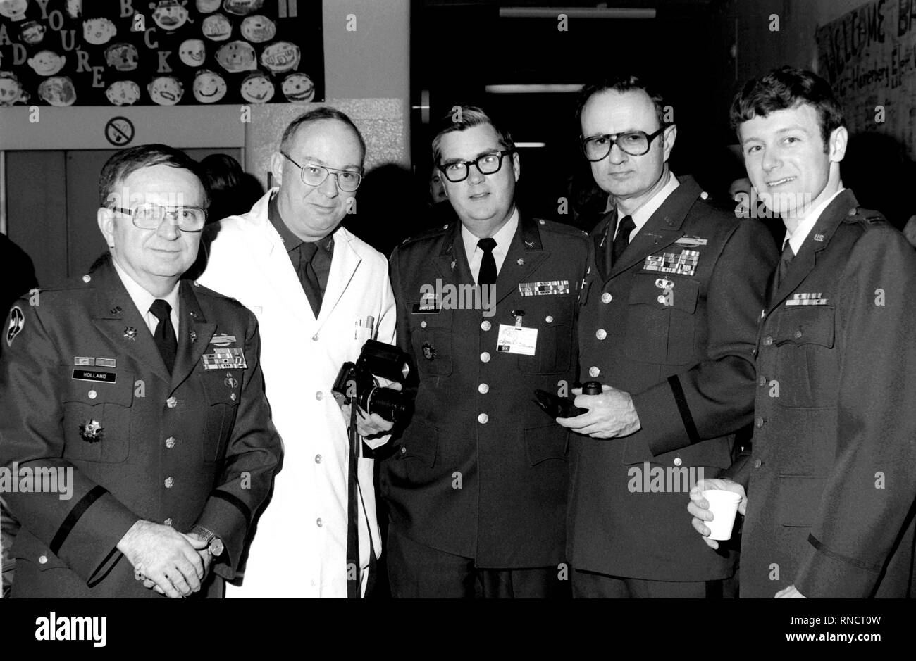 From left right army col hi-res stock photography and images - Alamy