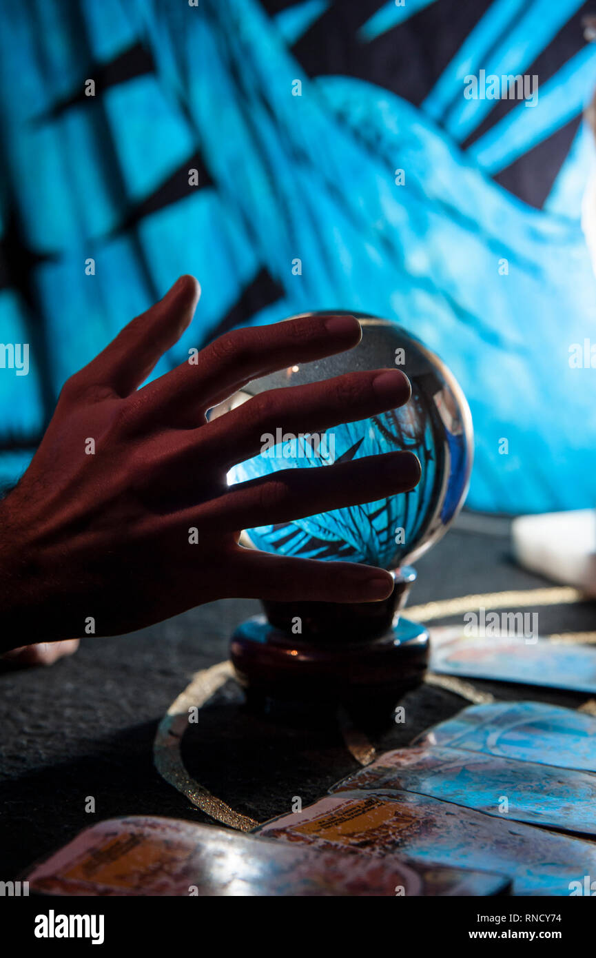 Crystal ball gazing hi-res stock photography and images - Alamy