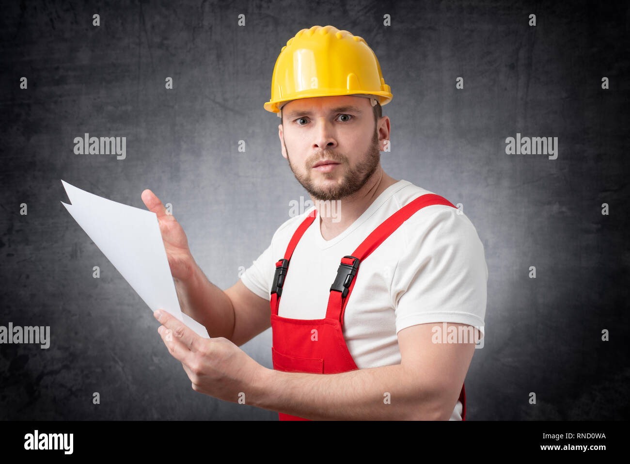 Angry construction worker hi-res stock photography and images - Alamy