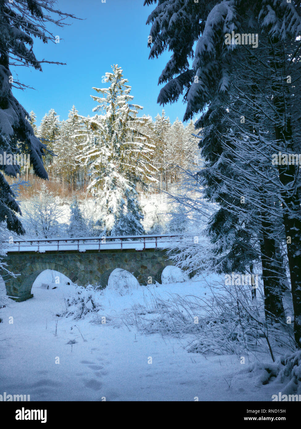 Historical stone bridge hi-res stock photography and images - Alamy