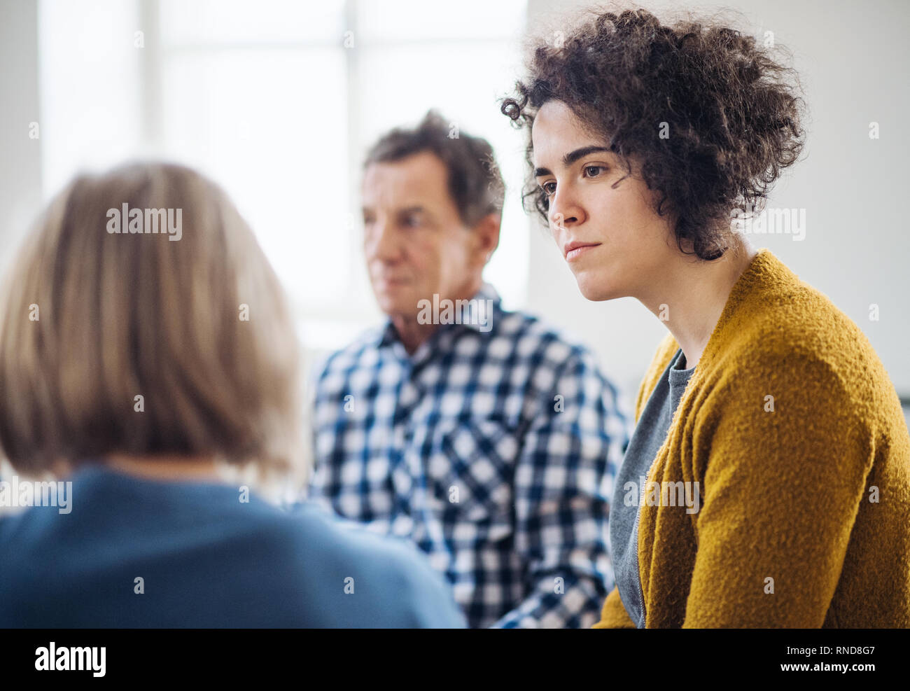Group adults sitting circle hi-res stock photography and images - Alamy