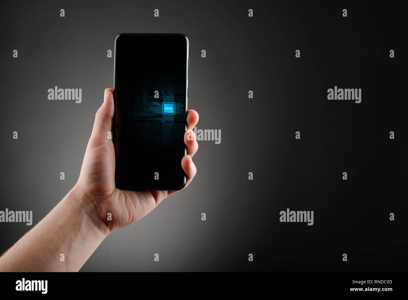 Hand showing a cell phone Stock Photo - Alamy