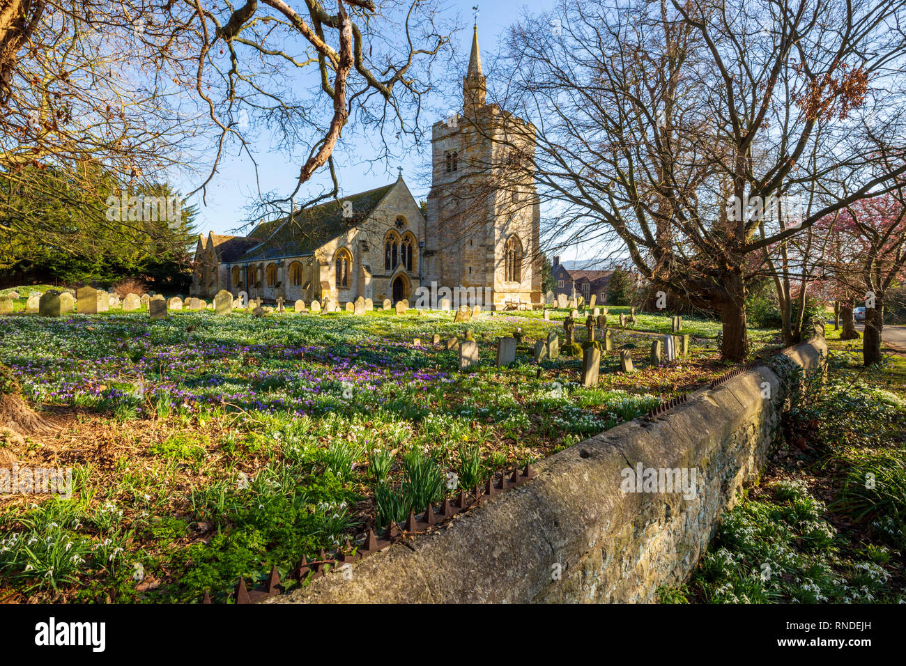 English church grave yard hi-res stock photography and images - Alamy