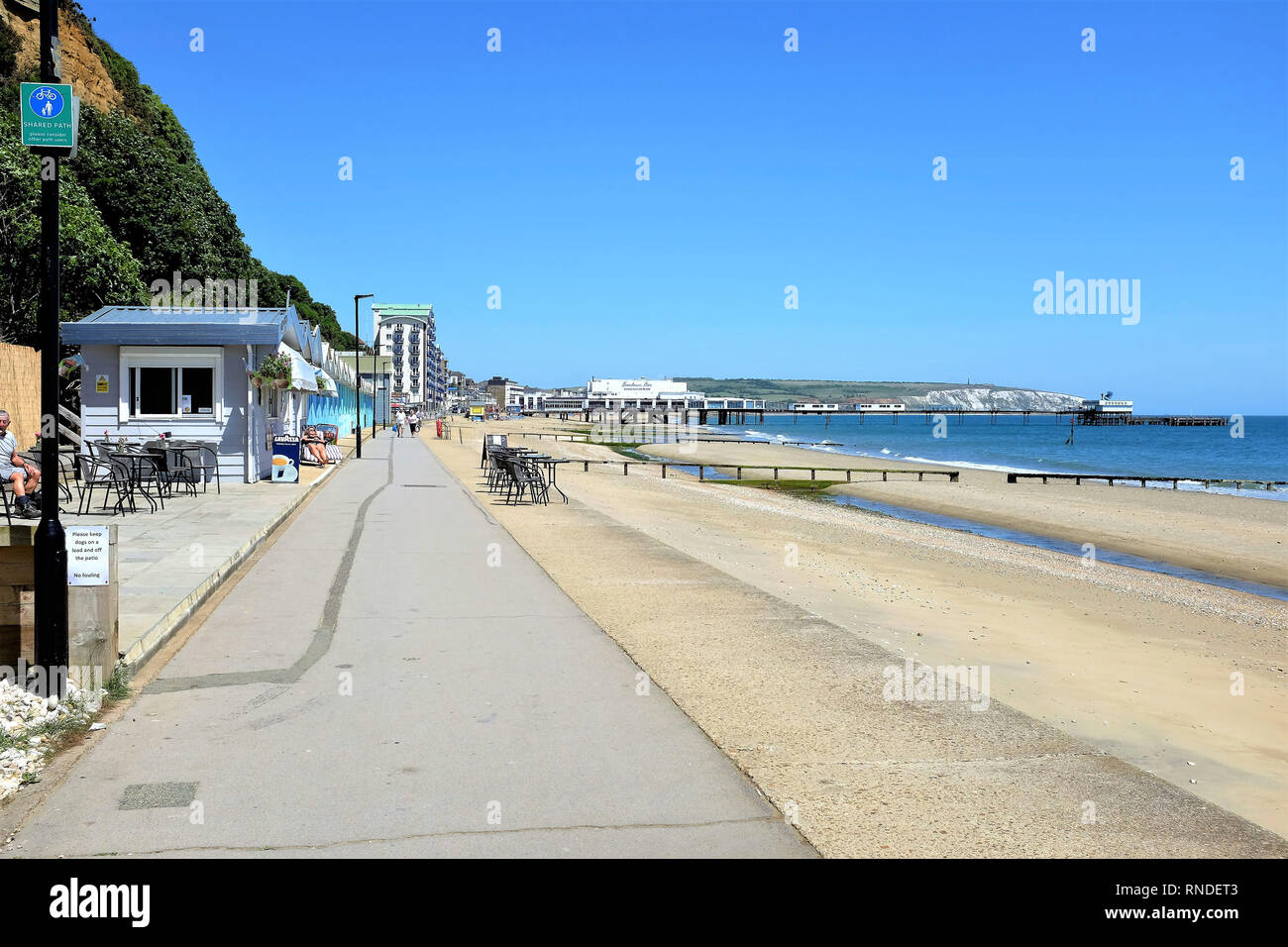 Shanklin beach seafront isle wight hi-res stock photography and images ...