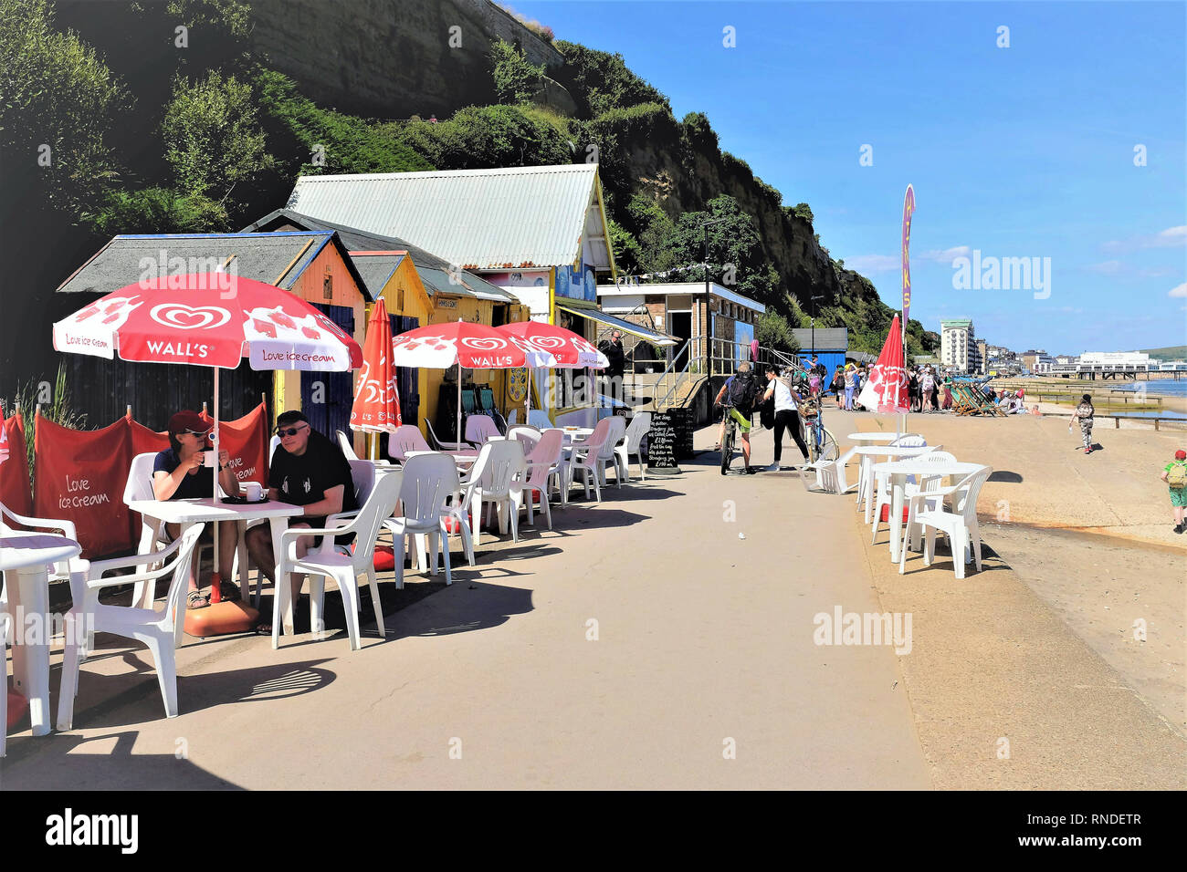 Sandown, Isle of Wight, UK. June 21, 2018. holidaymakers and ...