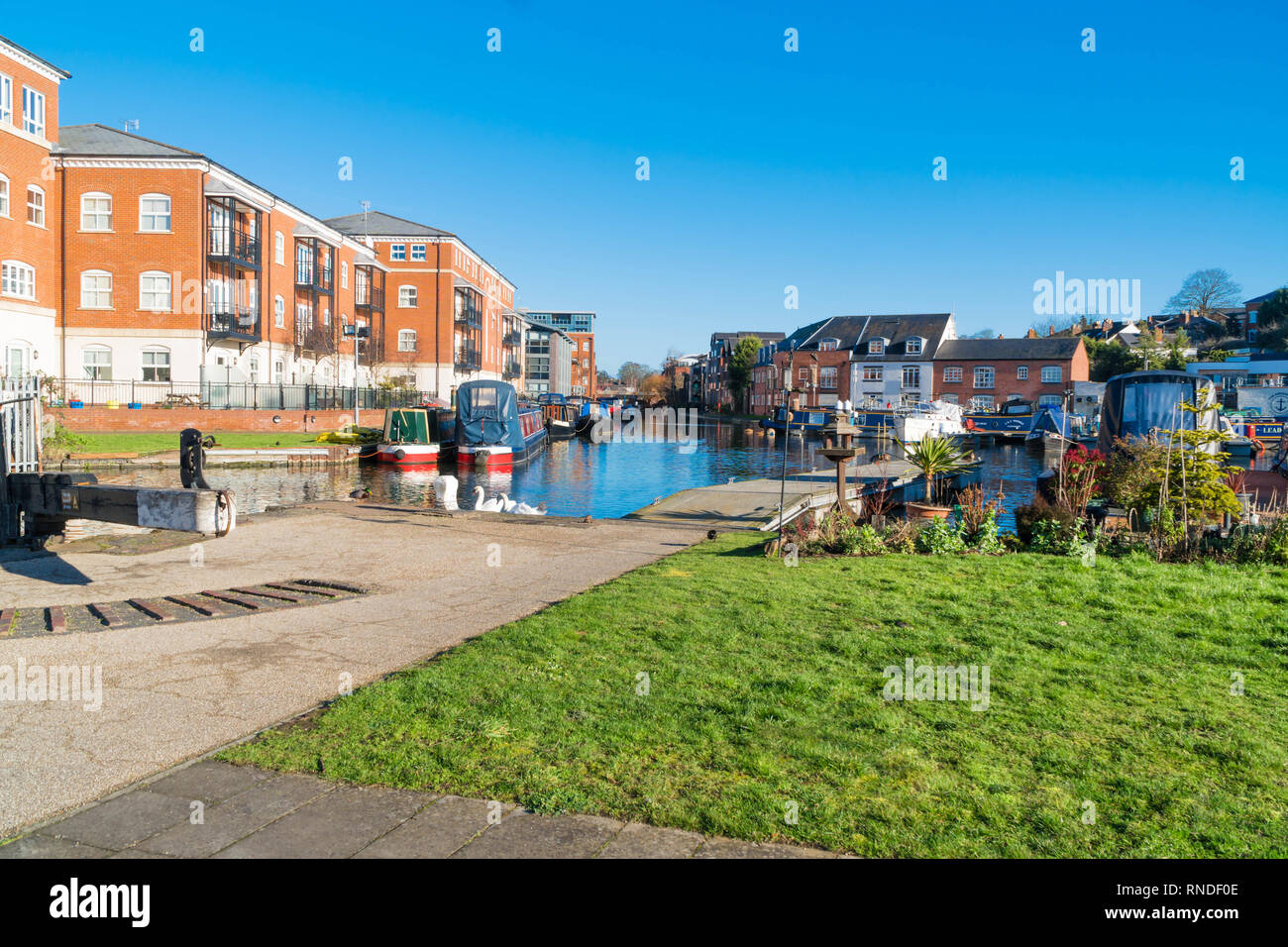 Redevelopment alongside the houseboats of Diglis Basin Marina ...