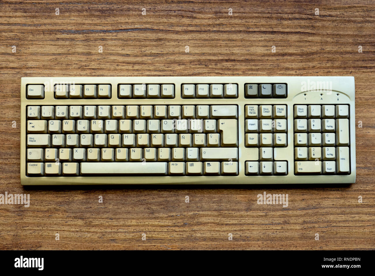Old keyboard of a computer on a wooden background Stock Photo - Alamy