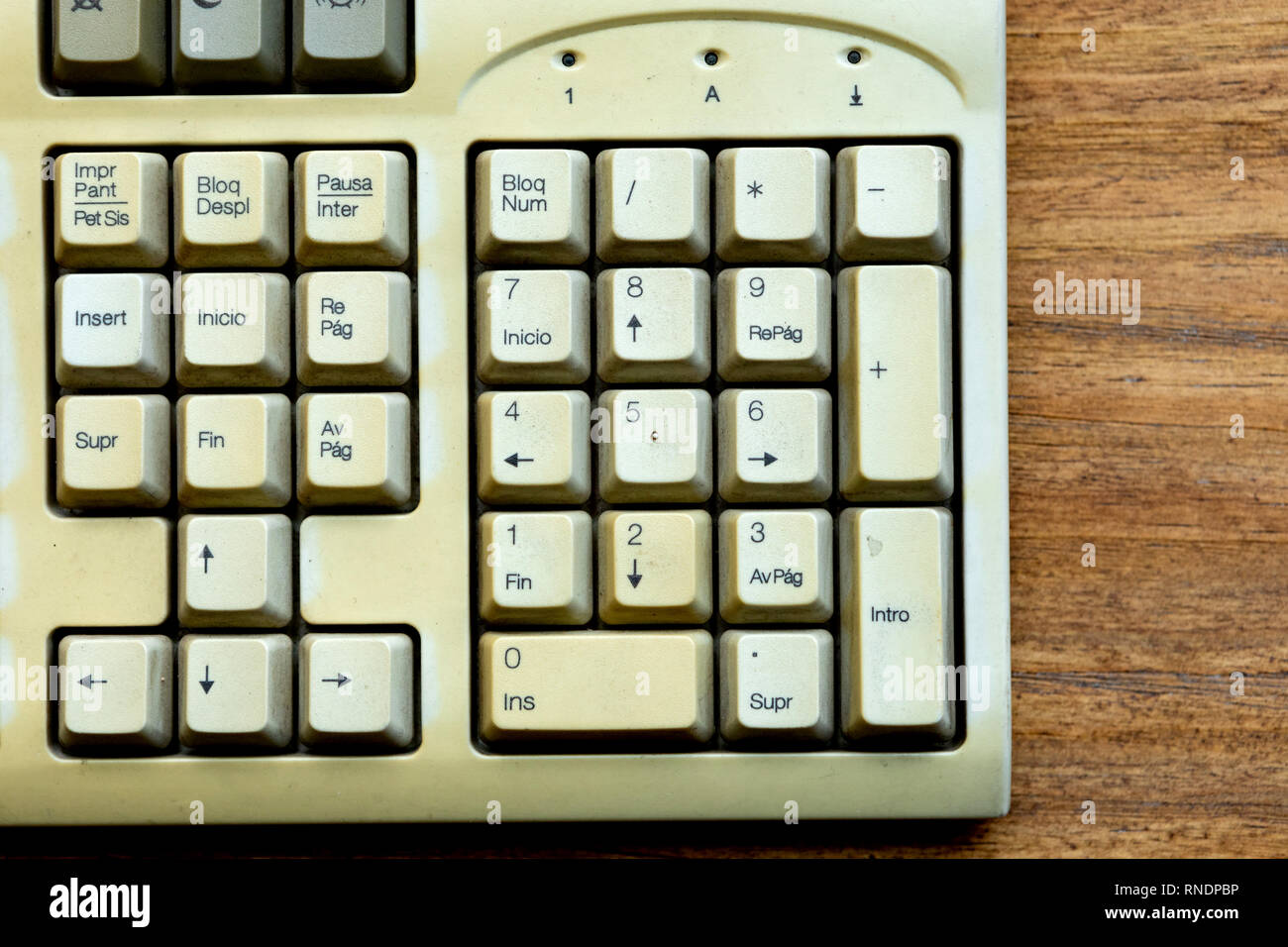 Old keyboard of a computer on a wooden background Stock Photo - Alamy
