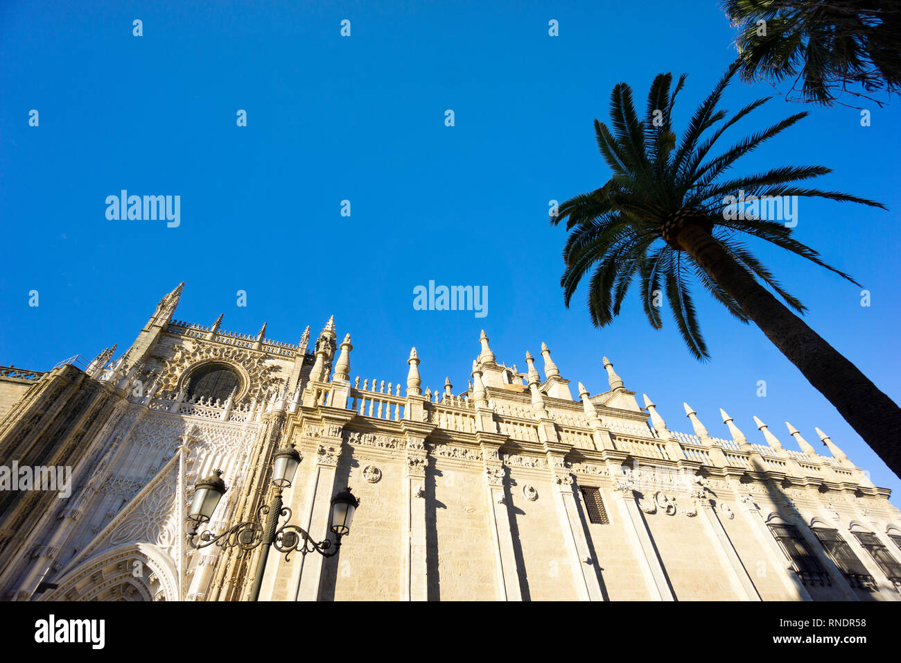 Seville cathedral exterior hi-res stock photography and images - Alamy