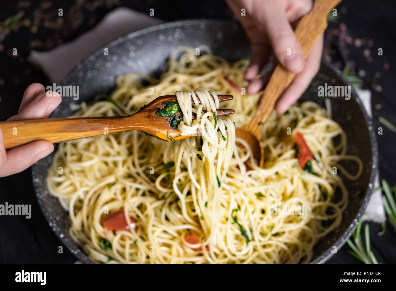 Serving traditional italian pasta from a pan, top view. Male hands ...