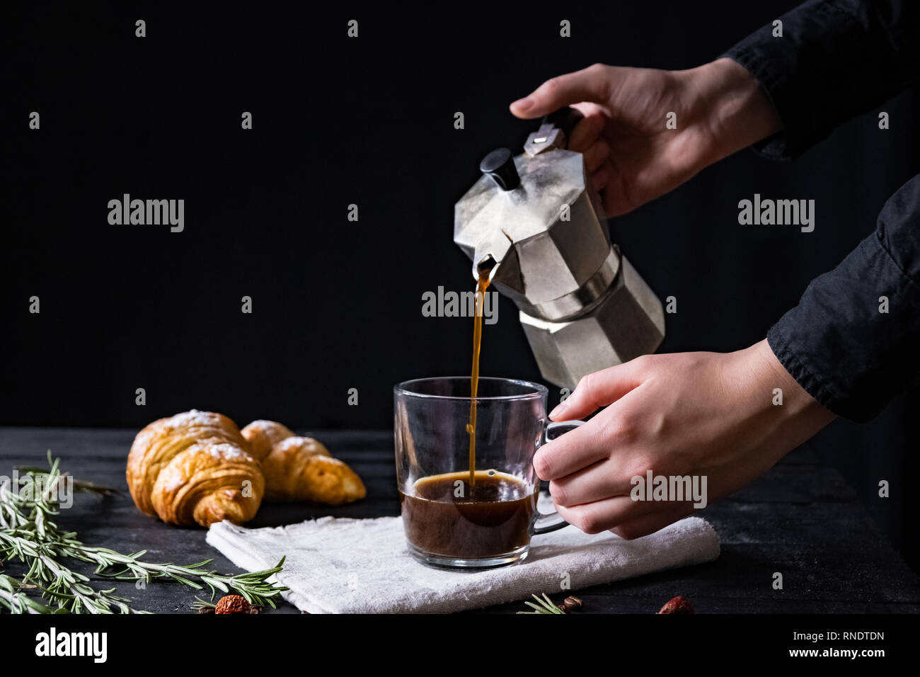 Pouring coffee cafetière hi-res stock photography and images - Alamy