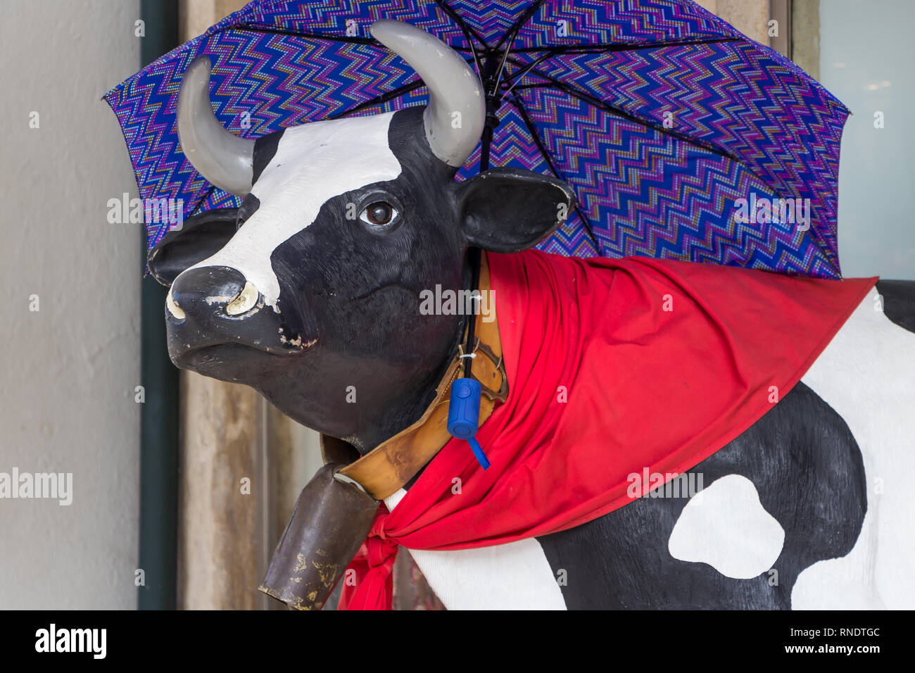 Dairy cow statue hi-res stock photography and images - Alamy