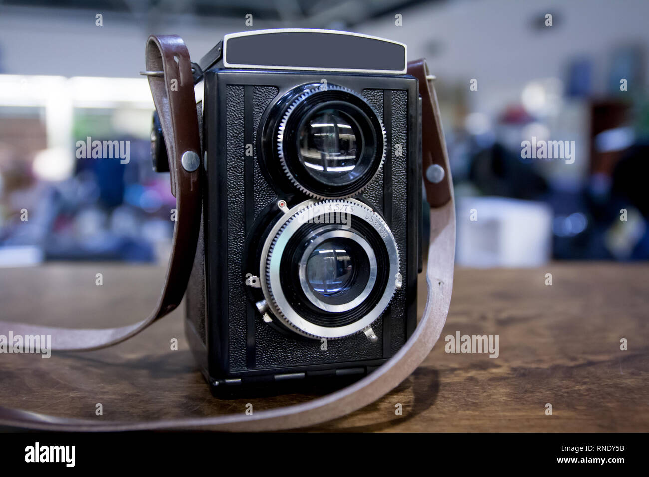 Traditional film twin lens reflex camera hi-res stock photography and ...