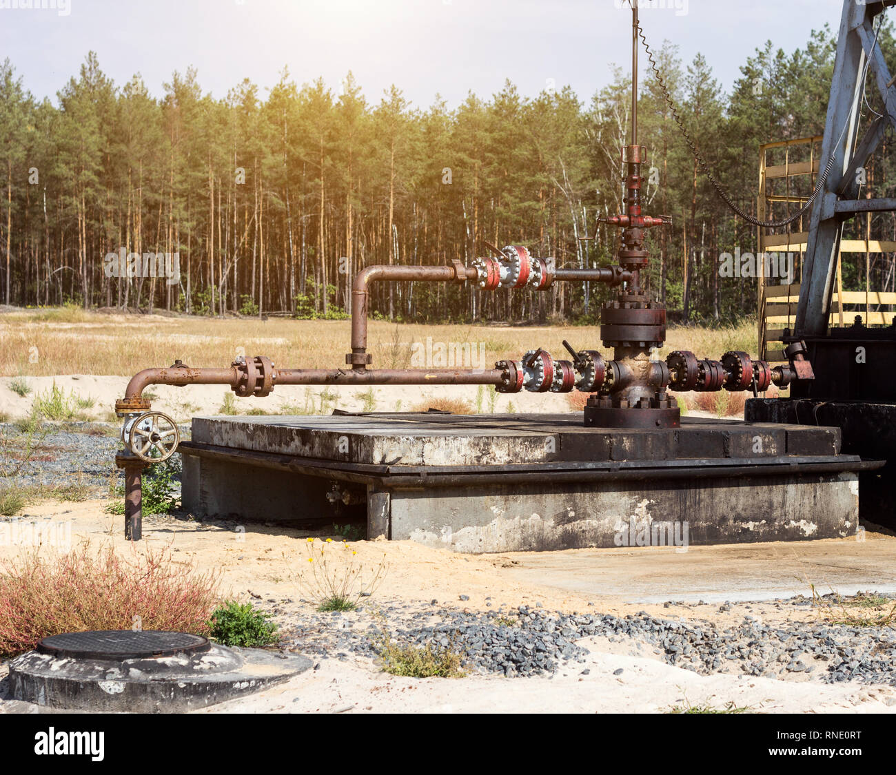 Equipment for oil and gasoline production, cranes and gate valves ...