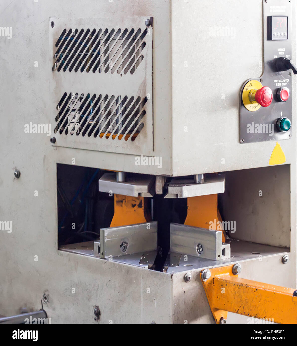 Production of pvc windows, gluing of plastic corners of windows ...