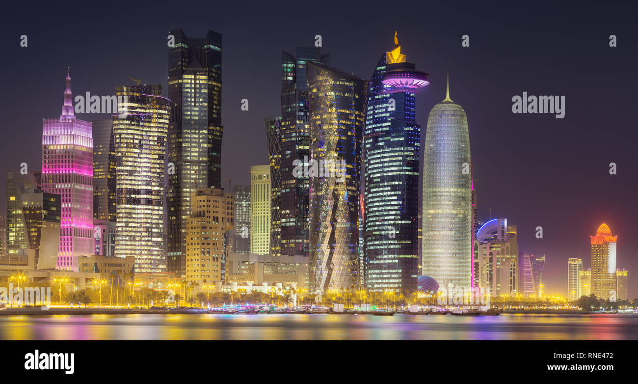 View of park and building in Doha City Center Stock Photo - Alamy