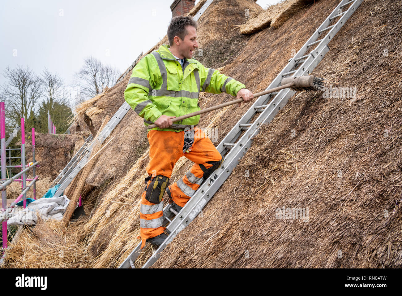 Cambridgeshire, UK. 18th Feb, 2019. The thatched roof of an old cottage ...