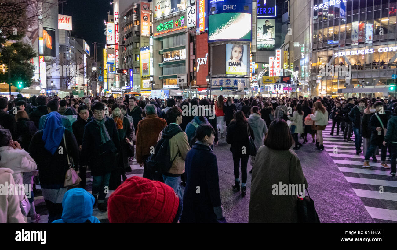 Busy crosswalk scene in shibuya hi-res stock photography and images - Alamy