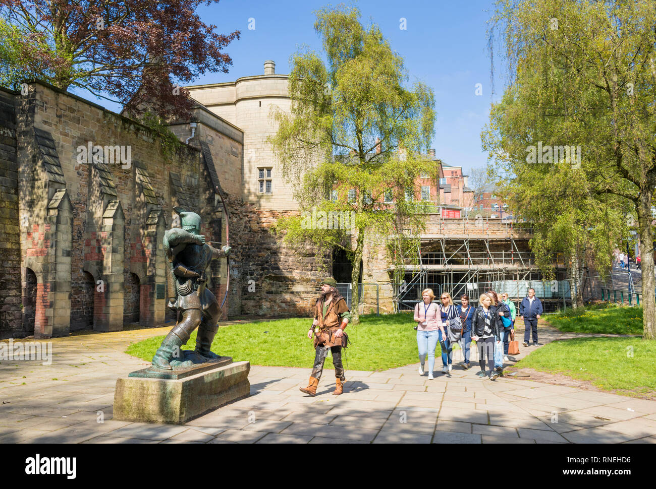 Tourist guide dressed as Robin Hood at Robin Hood Statue Castle road ...