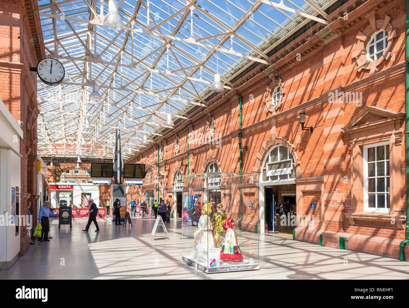 Nottingham railway station hi-res stock photography and images - Alamy