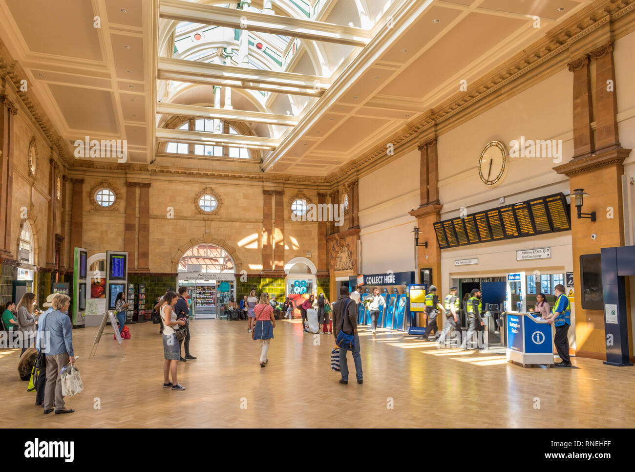 Nottingham railway station hi-res stock photography and images - Alamy