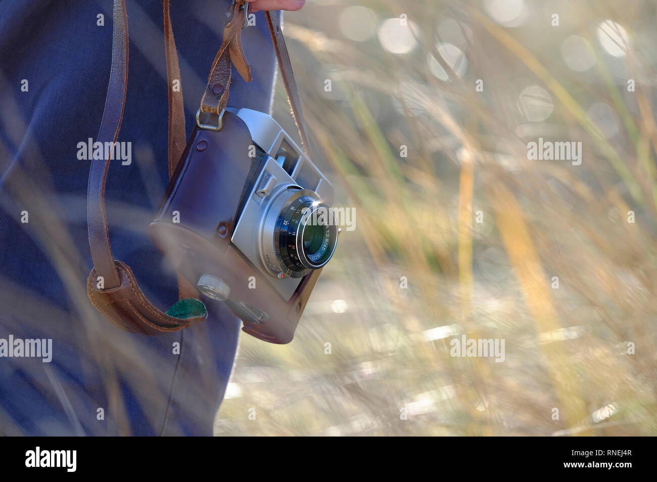 Person holding camera vintage hi-res stock photography and images - Alamy