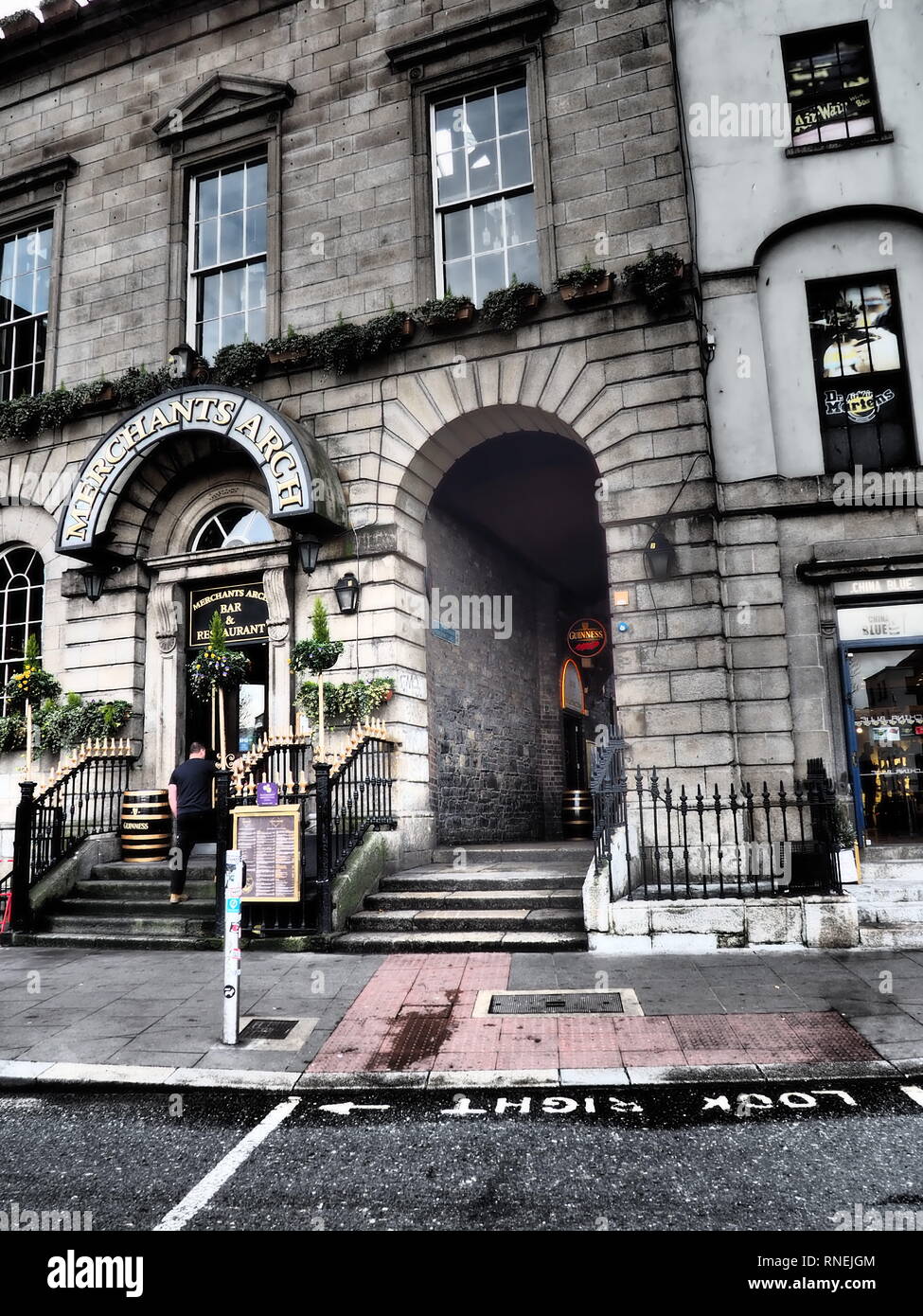 Merchants arch passage in Dublin, Ireland Stock Photo - Alamy