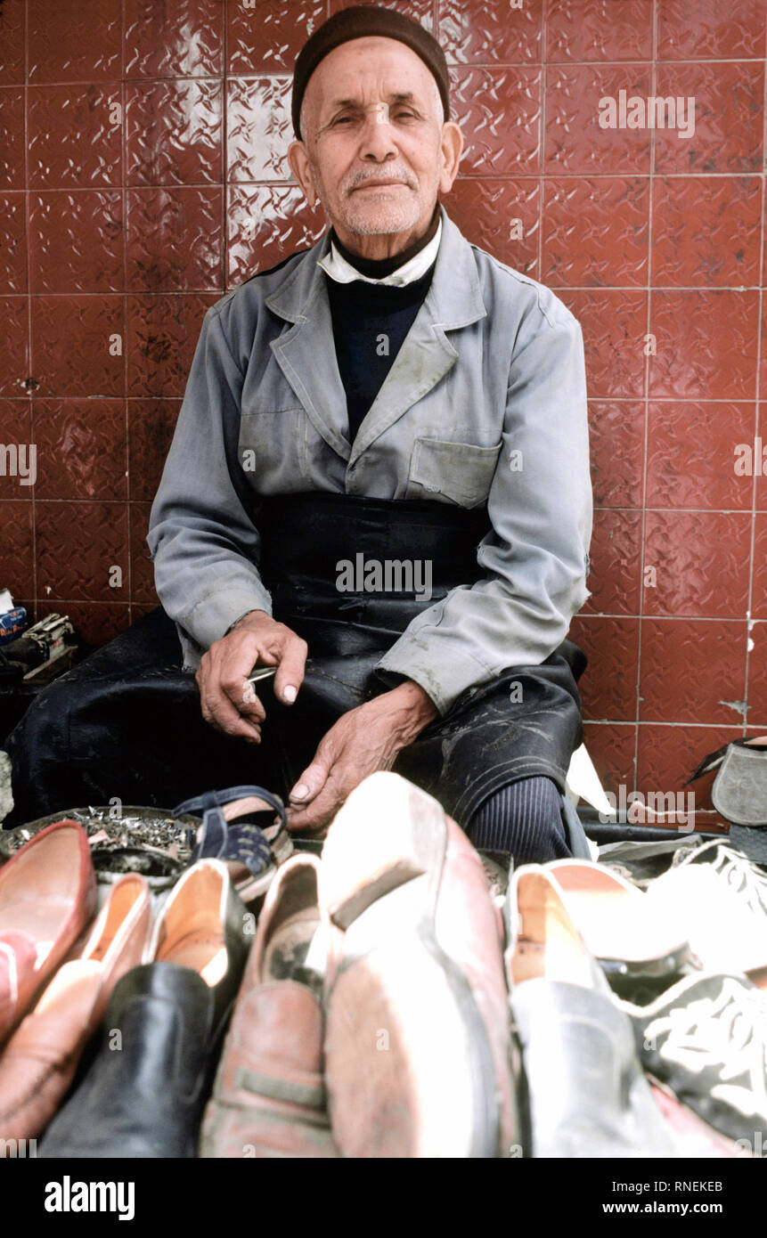 1980s shoe repair man hi-res stock photography and images - Alamy