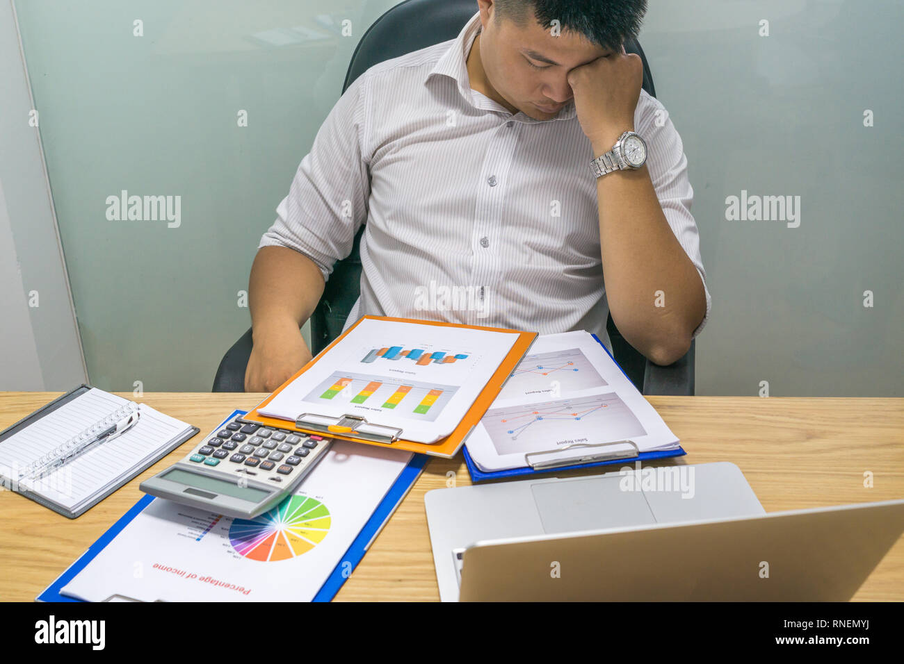 Freelancer man workplace headache hi-res stock photography and images ...