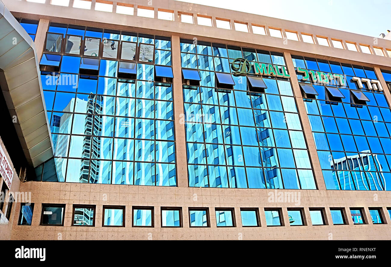 Azrieli center shopping mall hi-res stock photography and images - Alamy