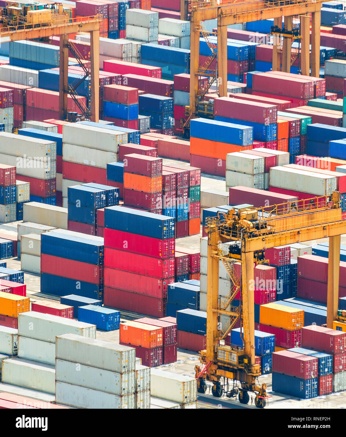 Singapore shipping containers hi-res stock photography and images - Alamy