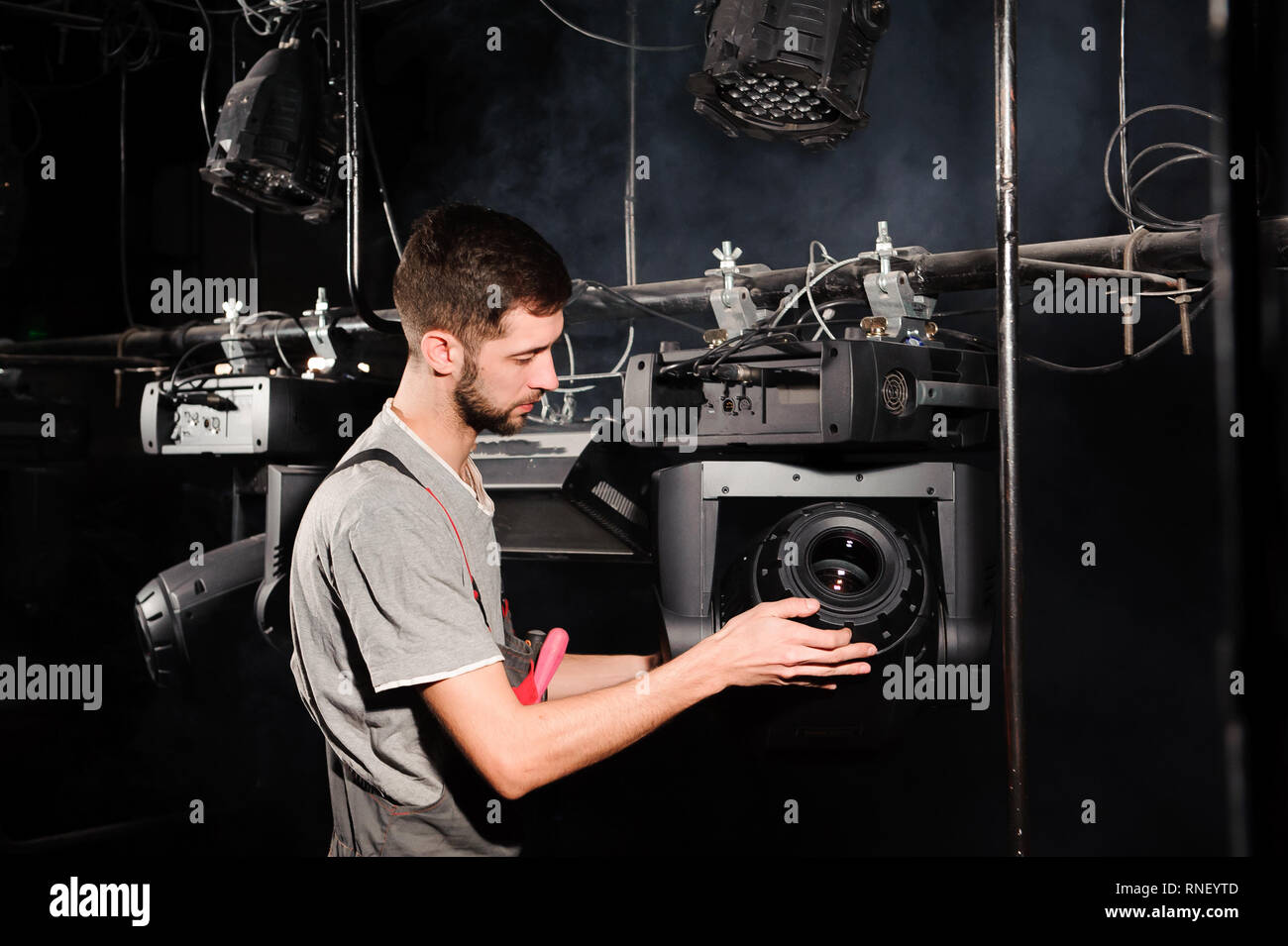 The stage worker sets up the lights Stock Photo - Alamy
