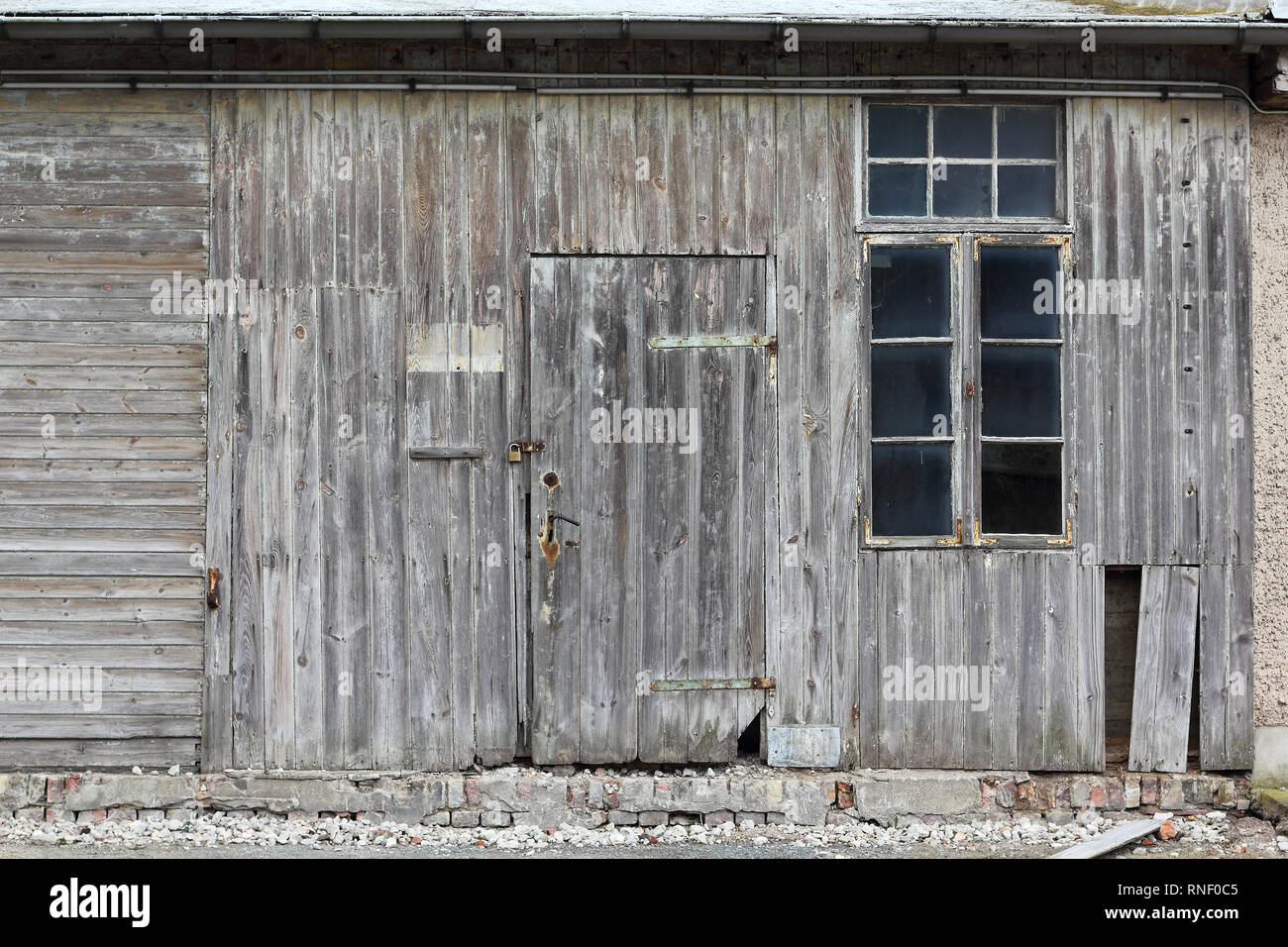 An old weathered shed Stock Photo - Alamy