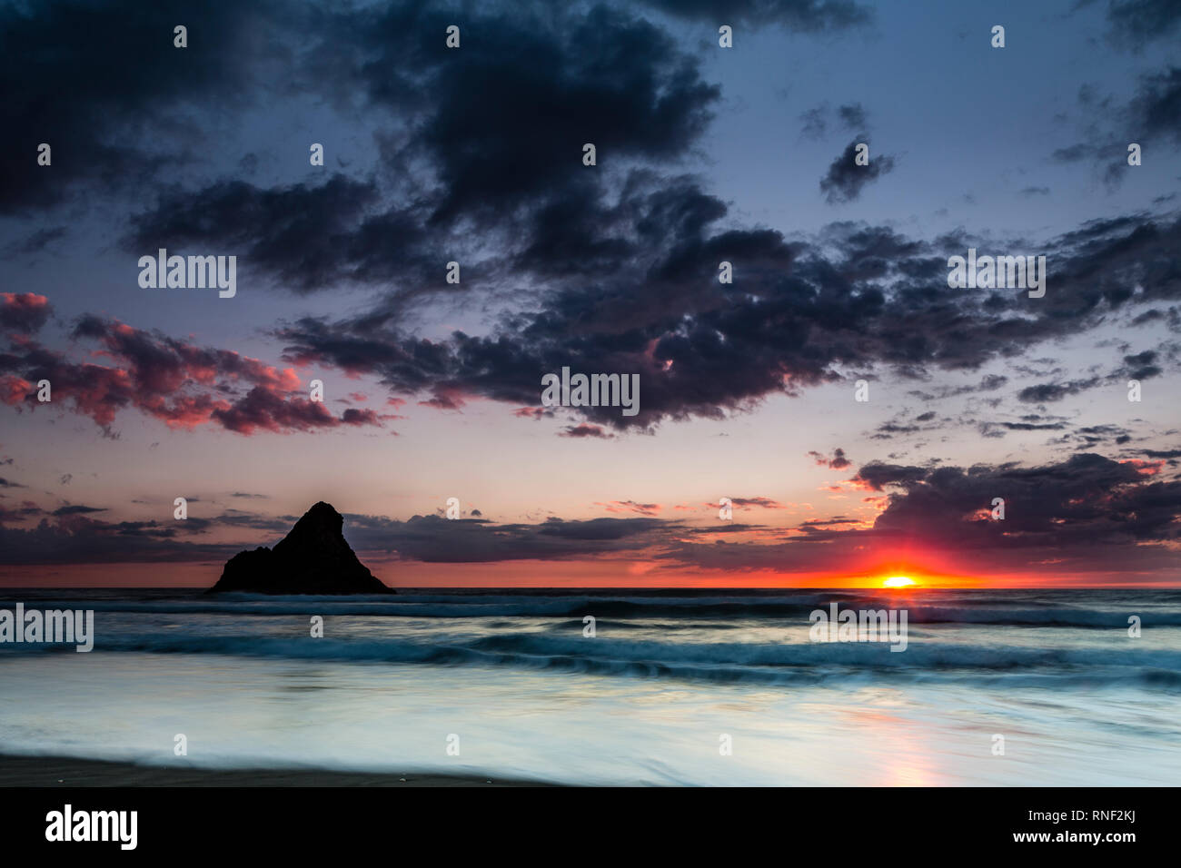Waitakere Ranges Auckland, KereKere Beach at Sunset, NorthIsland New ...