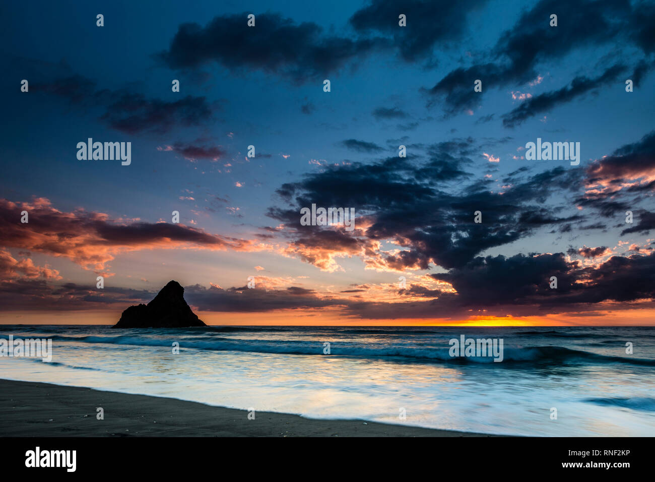 Waitakere Ranges Auckland, KereKere Beach at Sunset, NorthIsland New ...